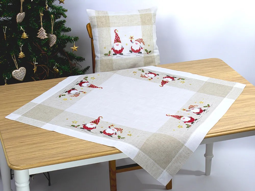 Vánoční vyšívaný ubrus Santa Claus TiaHome - 85x85cm