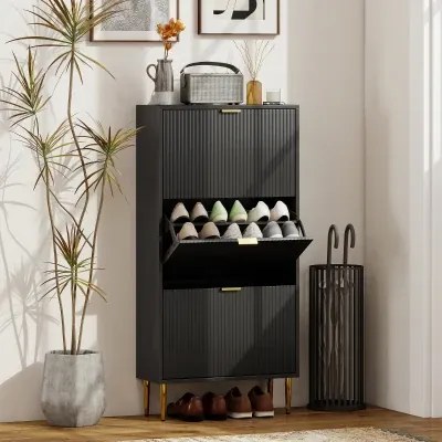 HOMCOM botník pro 18 párů se 3 sklápěcími přihrádkami, žebrovanými dveřmi a nastavitelnými policemi, 60x24x128 cm, černý