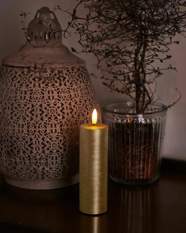 LED svíčka na baterie vosková Sille, Ø 5 × 15 cm, zlatá, 2× AA