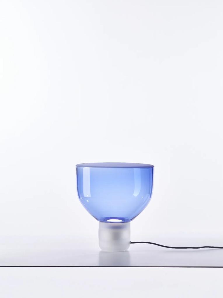 Designová stolní lampa Brokis Lightline S, PC972 Barva skla: světle modrá - transparentní sklo, BARVA SPODNÍ ČÁSTI SKLA: tmavě šedá kouřová - transparentní sklo, POVRCHOVÁ ÚPRAVA SPODNÍ ČÁSTI SKLA: lesklý povrch skloviny