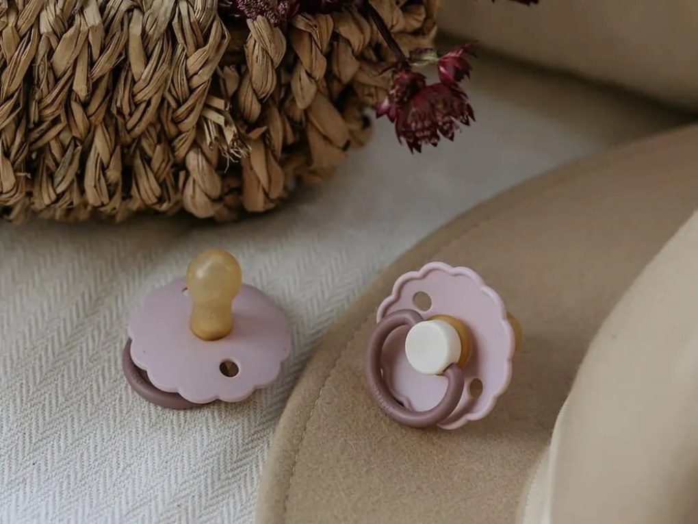 Frigg Dudlík Frigg Daisy 2-pack kaučuk vel.2 Lavender haze/Cream