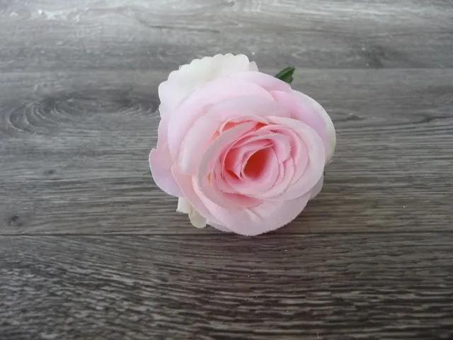 Květ růže - světle růžový