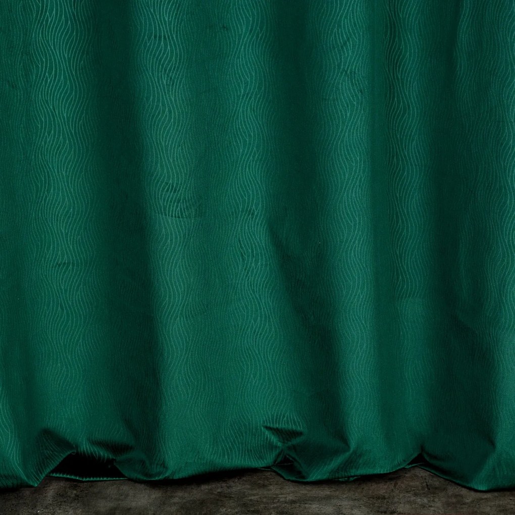 ZATEMŇOVACÍ ZÁVES NA KROUŽCÍCH LILI 140X250 CM ZELENÁ