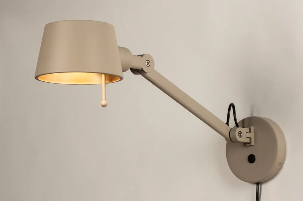 Nástěnné designové svítidlo barvy Taupe s ramenem a vypínačem