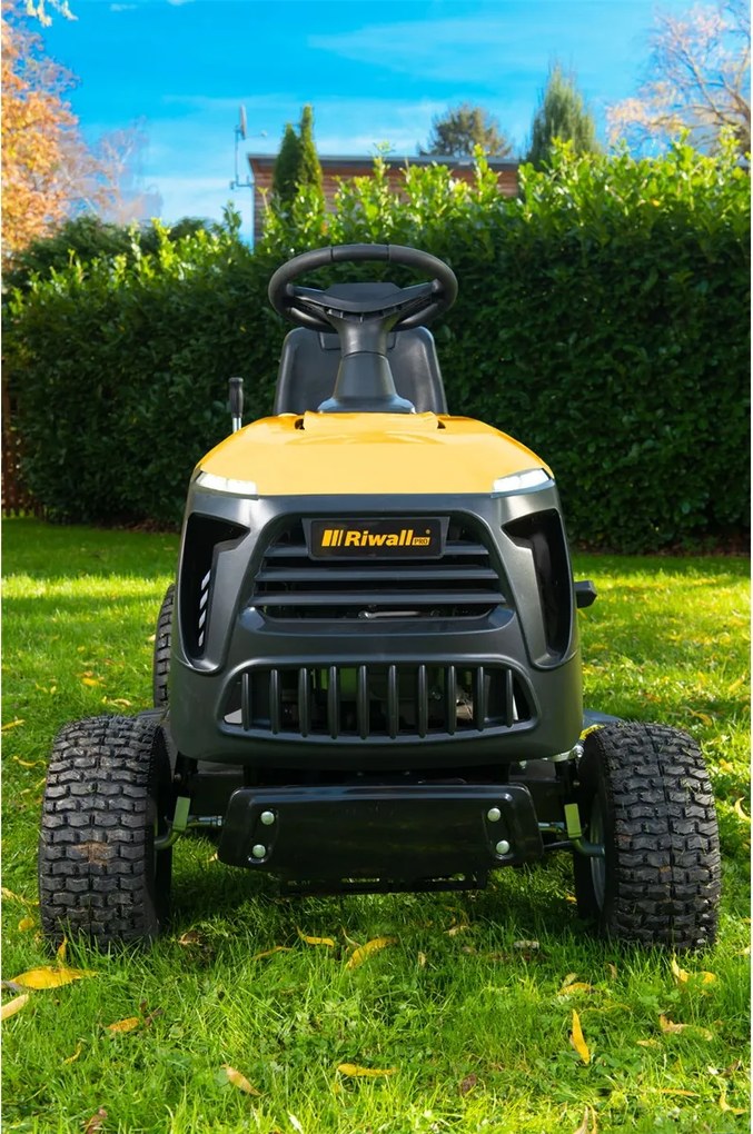 Riwall PRO RLT 102 HRD TWIN dvouválcový travní traktor 102 cm se zadním výhozem a hydrostatickou převodovkou