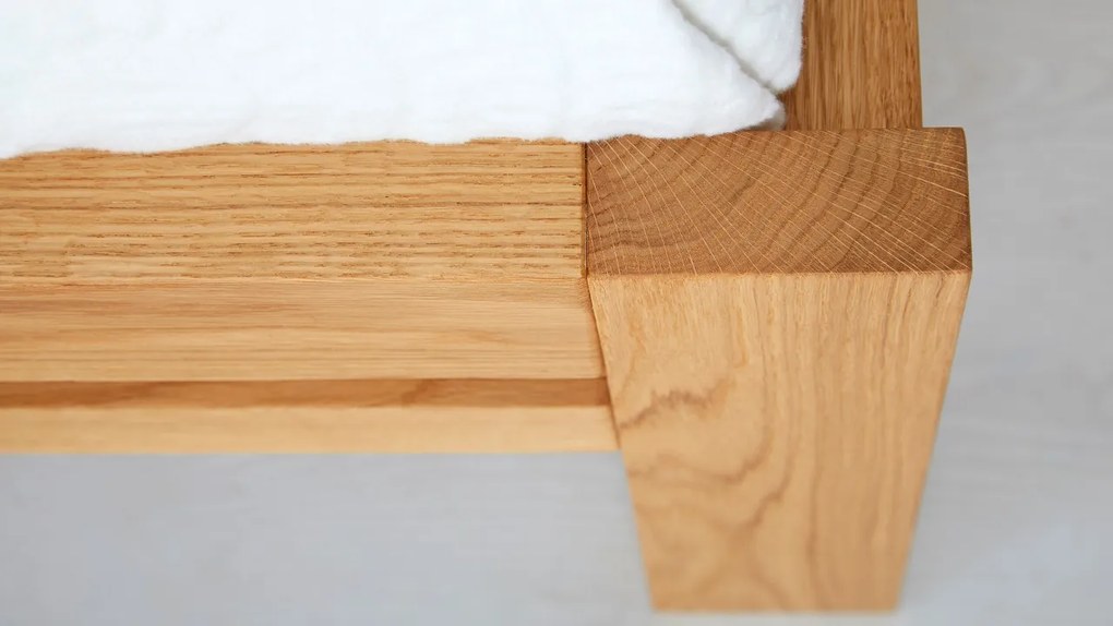 Postel Postelia ESTER Dub 180x200 - Dřevěná postel z masivu, dubové dvoulůžko o šíři masivu 3,7 cm