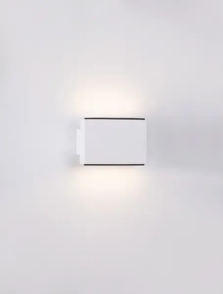 Minimalistické nastěnné svítidlo Oti Bílá
