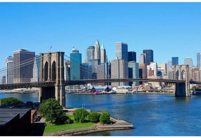 DIMEX | Samolepicí vliesová fototapeta na zeď Brooklyn Bridge MA-5-0001 | 375 x 250 cm | modrá, zelená, šedá, vícebarevná