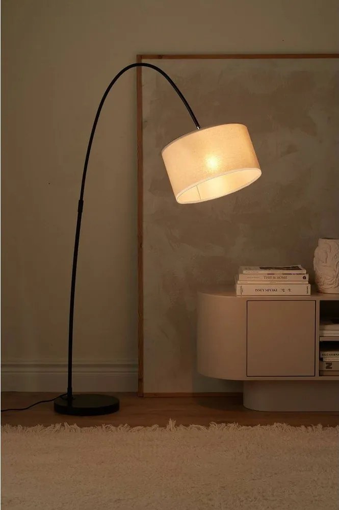 Bílá/černá látková stojací lampa s ohybatelnou konstrukcí (výška 145 cm) Arc – Ellos Home