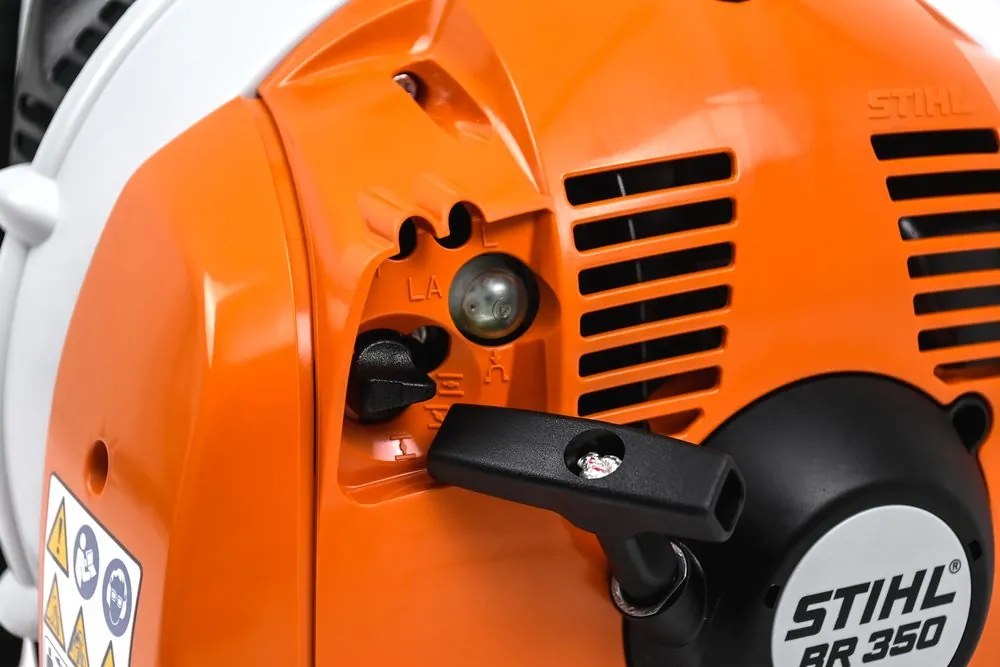 Benzínový zádový fukar na listí STIHL BR 350