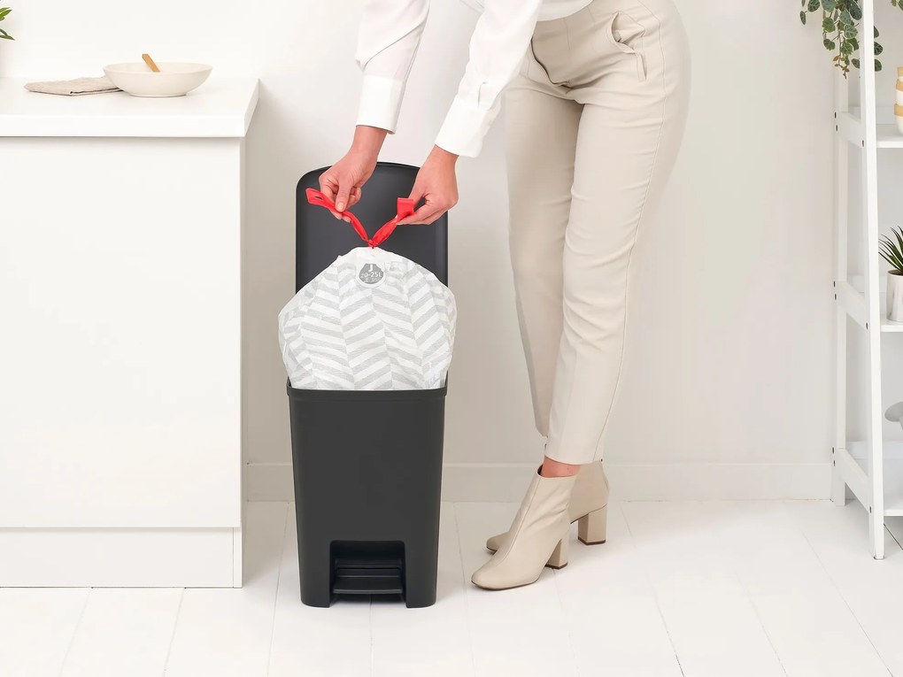 Brabantia Pedálový koš StepUp 25L šedý