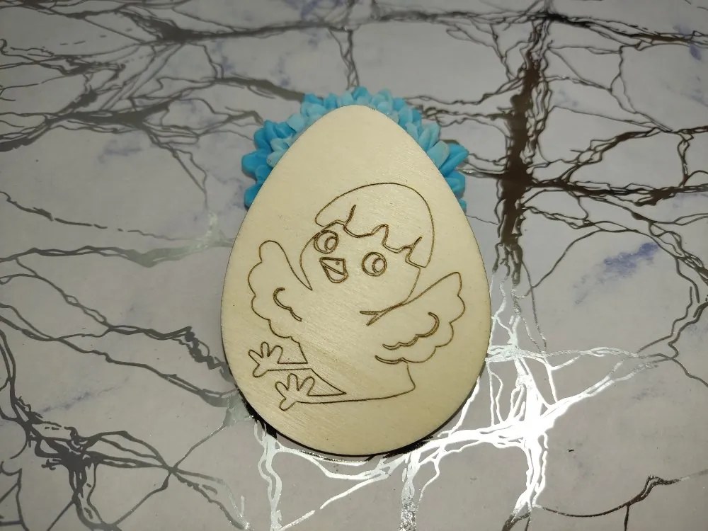 Velikonoční vajíčka s motivem Kuřátko s pomlázkou