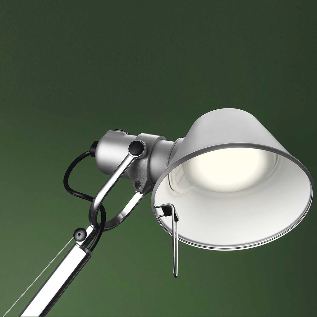 Artemide Tolomeo Tavolo LED, hliníková stolní lampa se stmívačem, 8W LED 2700K, 78+64cm