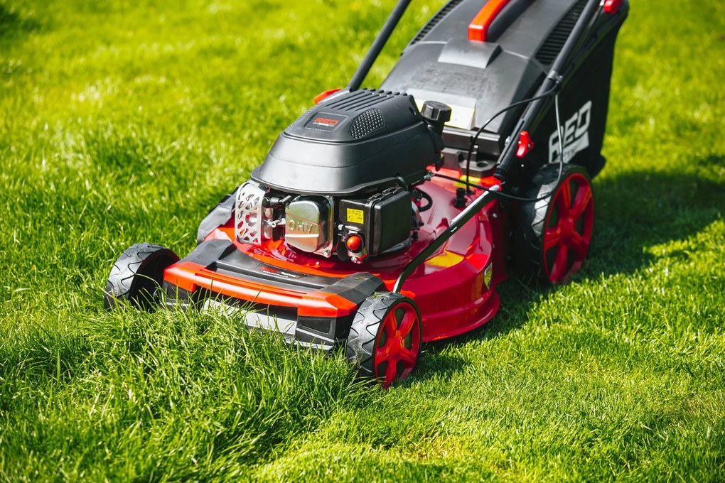 RED TECHNIC Benzínová sekačka s pohonem RTKSS0096 RTKSS0096