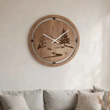 Dřevěné nástěnné hodiny s motivem lesa - moderní design | SENTOP HDF0609-silver-ruky