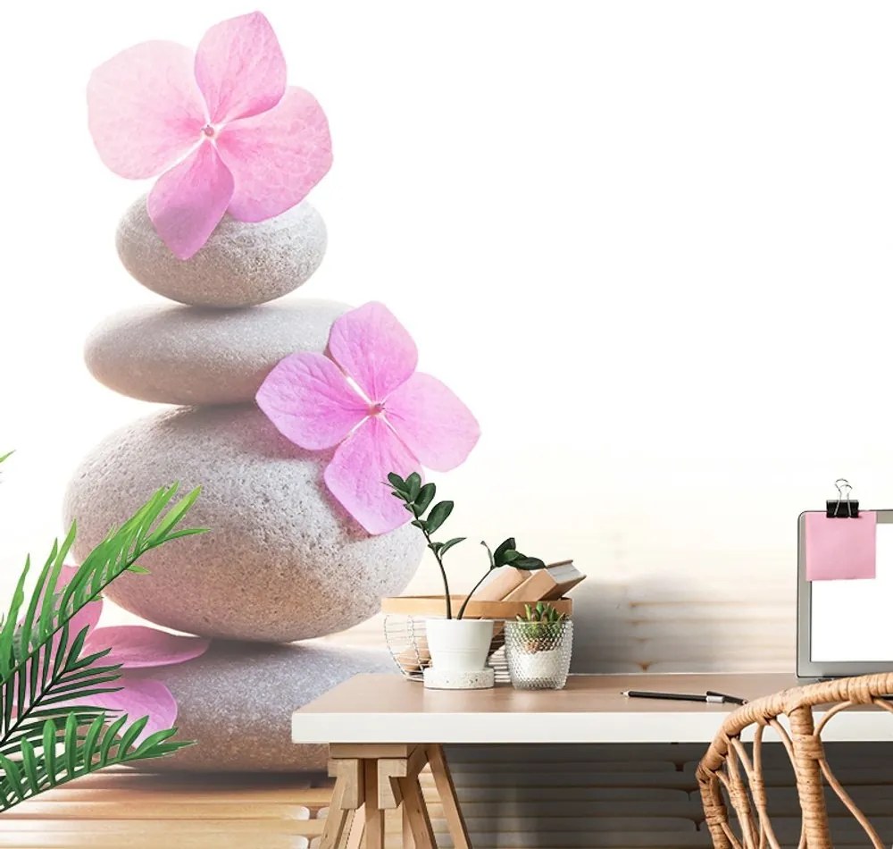 Samolepící fototapeta balanc kamenů a růžové květy - 150x100 cm
