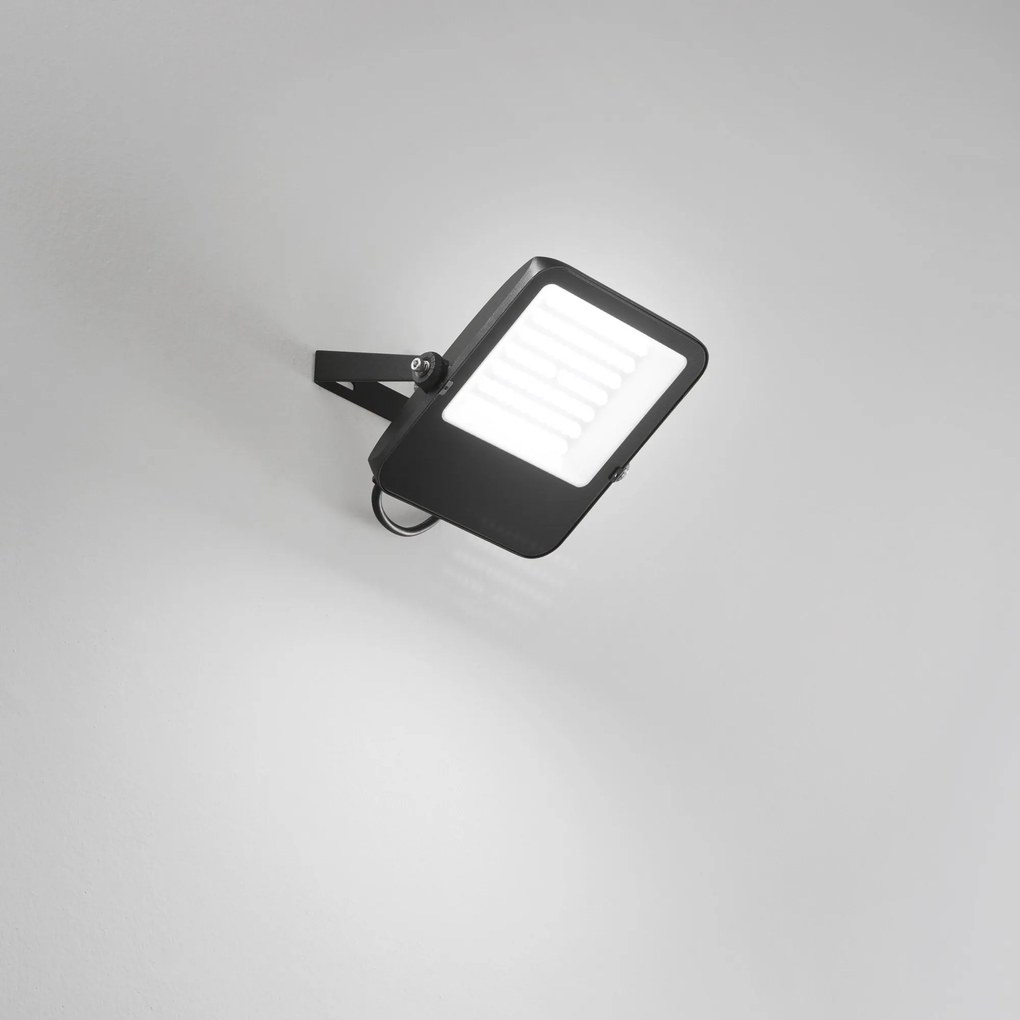 FAN LED-TAURUS-70F Venkovní reflektor LED TAURUS černá hliník 70 W 8400 lm 6500 K IP65 24,9x22,9x4,8 cm - FANEUROPE
