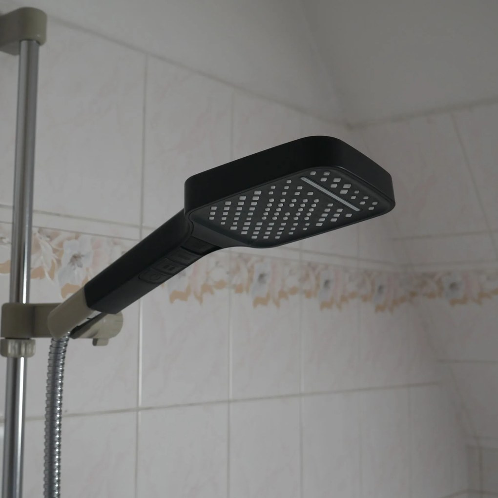 Alegría en Casa Černá sprchová hlavice se 3 režimy proudu vody