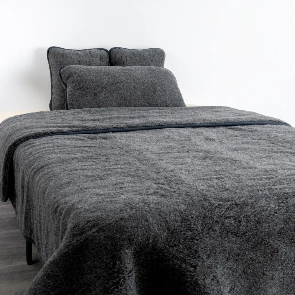 Tmavě šedá deka z merino vlny Native Natural Quilt, 135 x 200 cm