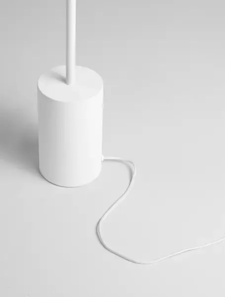 LED černo-dřevěná stojací lampa Thea