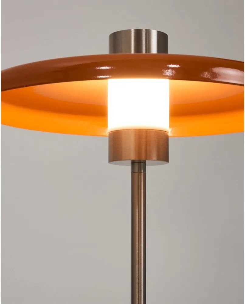 Oranžová stolní lampa s kovovým stínidlem (výška 32,5 cm) Nuvira – Kave Home