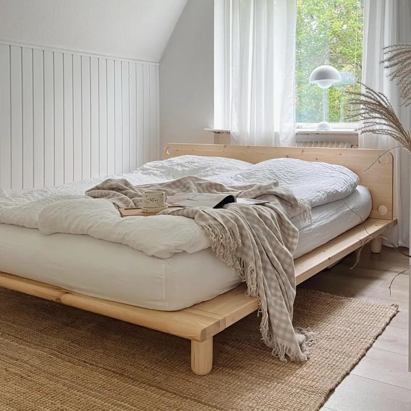 Dřevěná dvoulůžková postel Karup Design Peek 180 x 200 cm