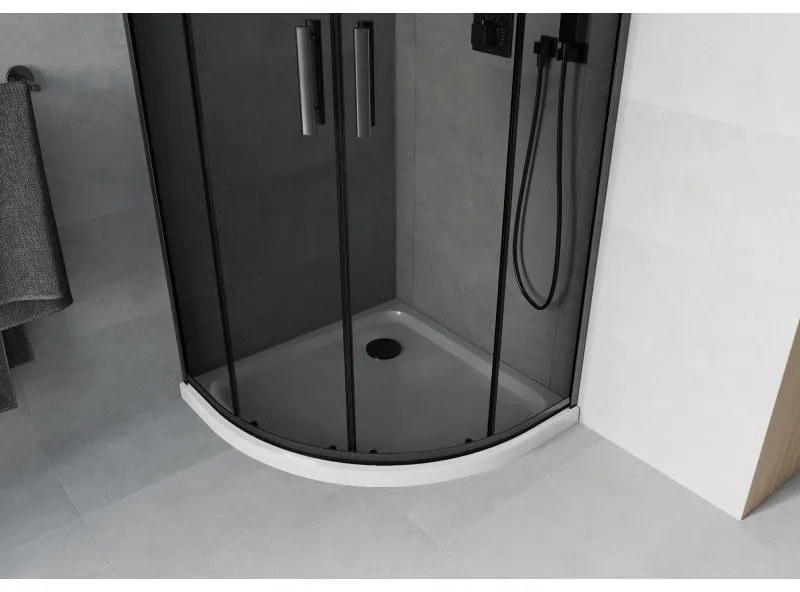 Mexen Rio, čtvrtkruhový sprchový kout s posuvnými dveřmi 80 (dveře) x 80 (dveře) x 190 cm, 5mm šedé sklo, černý profil + bílá sprchová vanička SLIM, 863-080-080-70-40-4110B