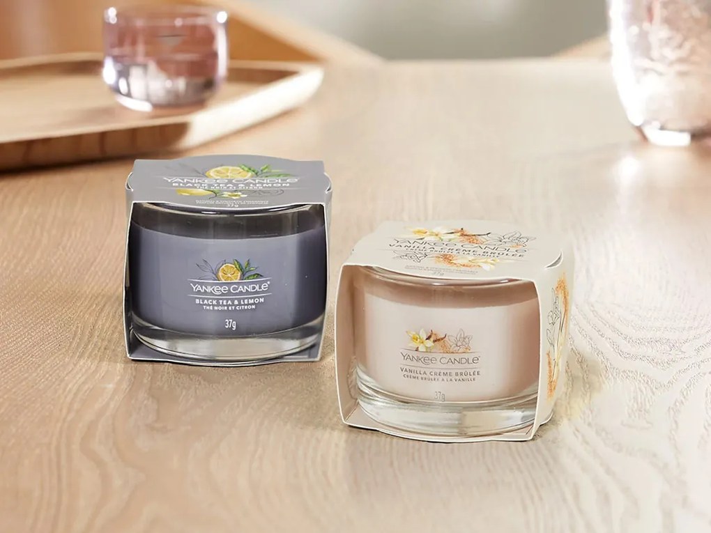 Yankee Candle –  votivní svíčka ve skle Vanilla Creme Brulee (Vanilkový krém), 37 g