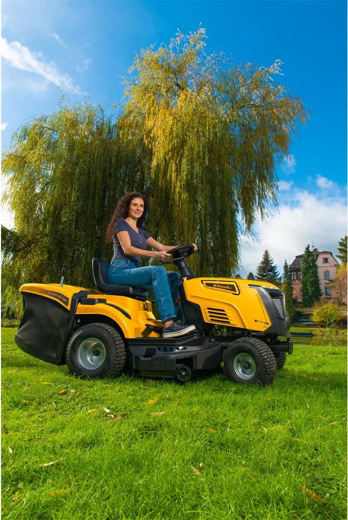 Riwall PRO RLT 92 HRD travní traktor 92 cm se zadním výhozem a hydrostatickou převodovkou