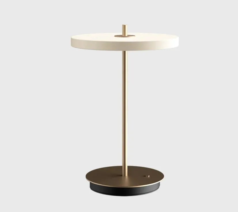 Umage 2305 Asteria Table, stolní lampa s USB, perleťově bílá/mosaz, LED 13W, 3000K výška 41,5cm