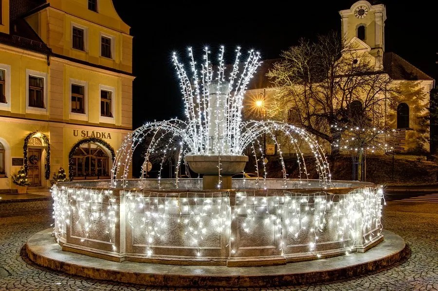 Easy Fix venkovní LED rampouchy, světelné, 300 × 90 cm, ledově bílá, 174 diod, bílý kabel, IP67, prodlužovací
