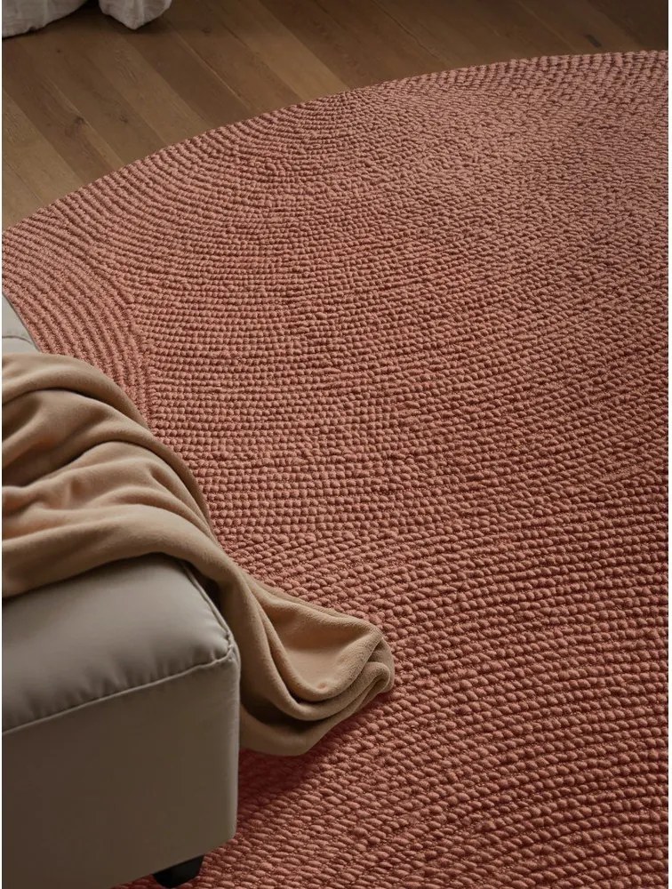 Ručně tkaný vlněný kulatý koberec v terakotové barvě ø 120 cm Calmio – Hanse Home
