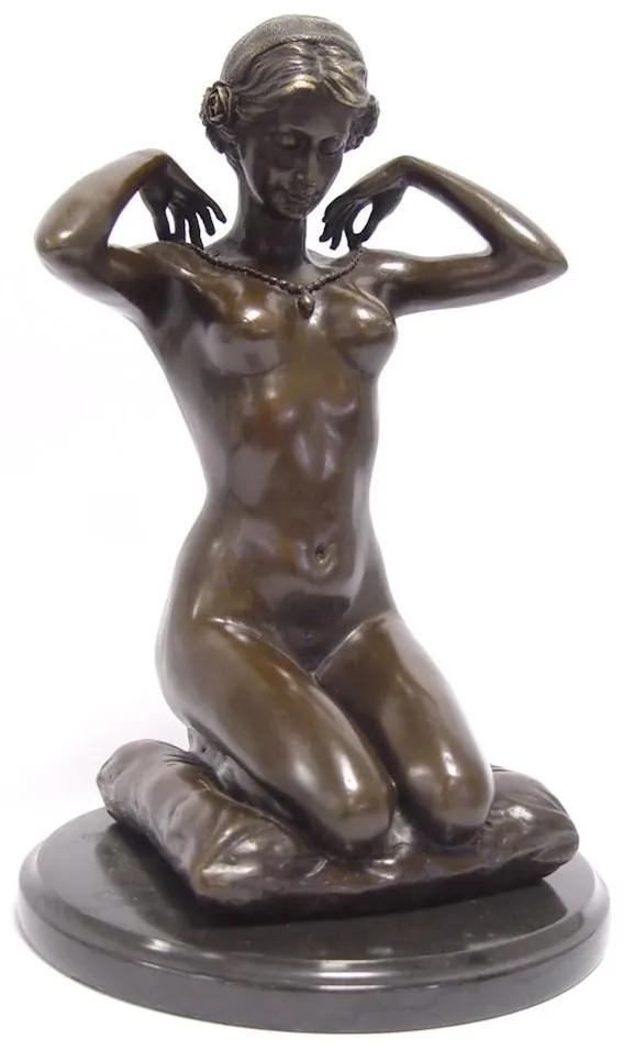Bronzová socha - Nahá žena s náhrdelníkem