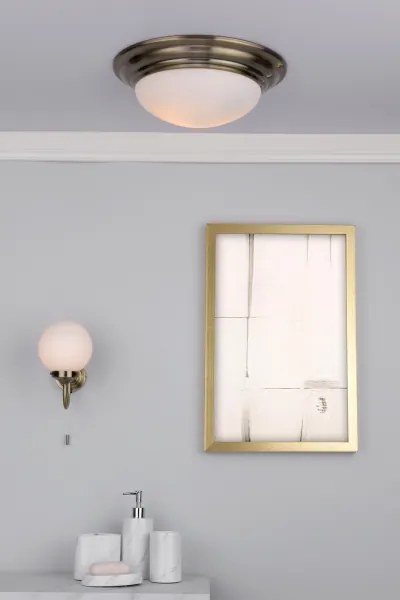 Där Lighting BAR5275 - Koupel strop svít BARCLAY 1xE27/60W/230V pr. 31 cm mosaz