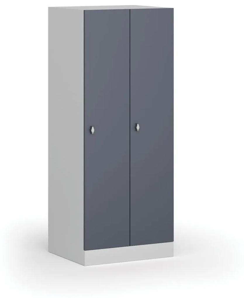 Šatní skříňka snížená, 2 oddíly, 1500 x 600 x 500 mm, otočný zámek, tmavě šedé dveře