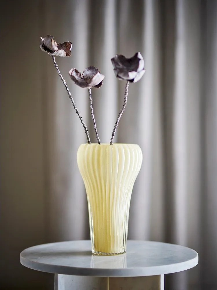 Světle žlutá skleněná ručně vyrobená váza (výška 28 cm) Averie – Bloomingville
