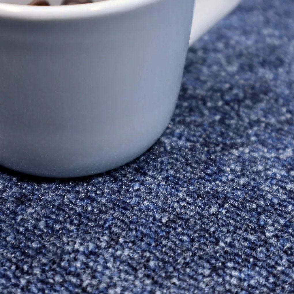 Condor Carpets, Metrážový koberec Classica 582, zátěžový, na míru, šíře 4m,5m, modrá, ab (mřížka), chodba / předsíň