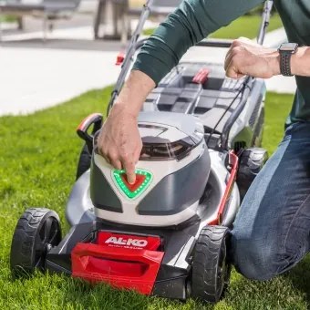 AL-KO 46.2 Li SP Comfort 36V SET - akumulátorová sekačka s pojezdem (s 4,0 Ah akumulátorem a nabíječkou)