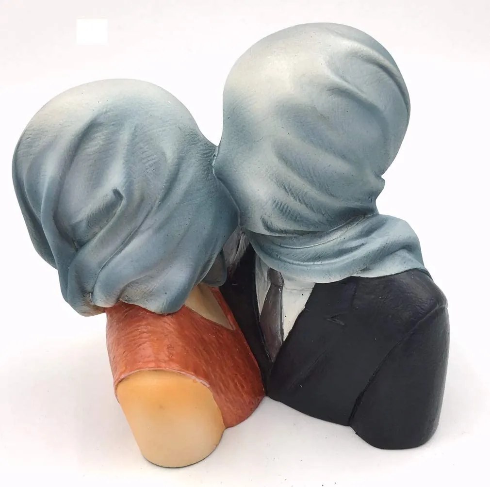 Figurka Parastone Les Amants Milenci podle Rene Magritte