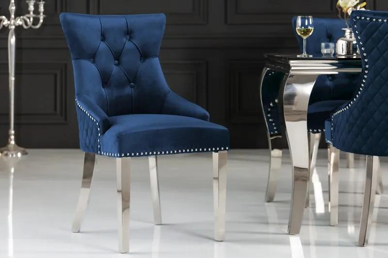 Noble Home Královsky modrá sametová židle se lví hlavou Castle Deluxe