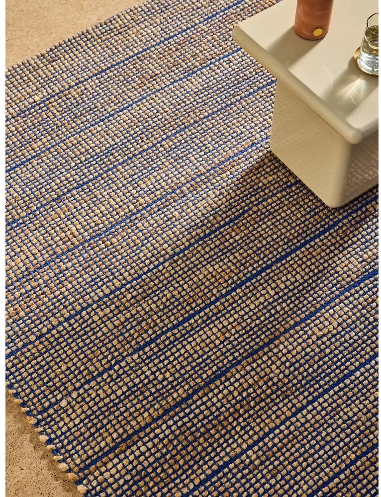 Modrý ručně tkaný koberec s příměsí juty 120x170 cm Hurley – MADE