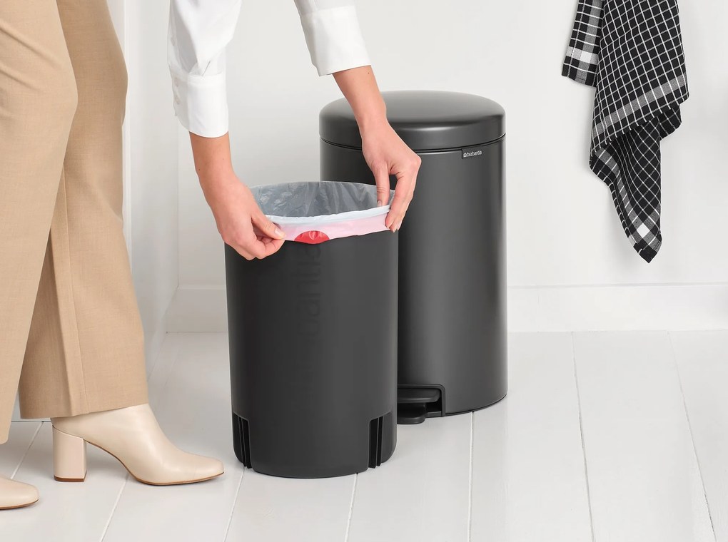 Brabantia Pedálový koš NewIcon 20L tmavě šedá