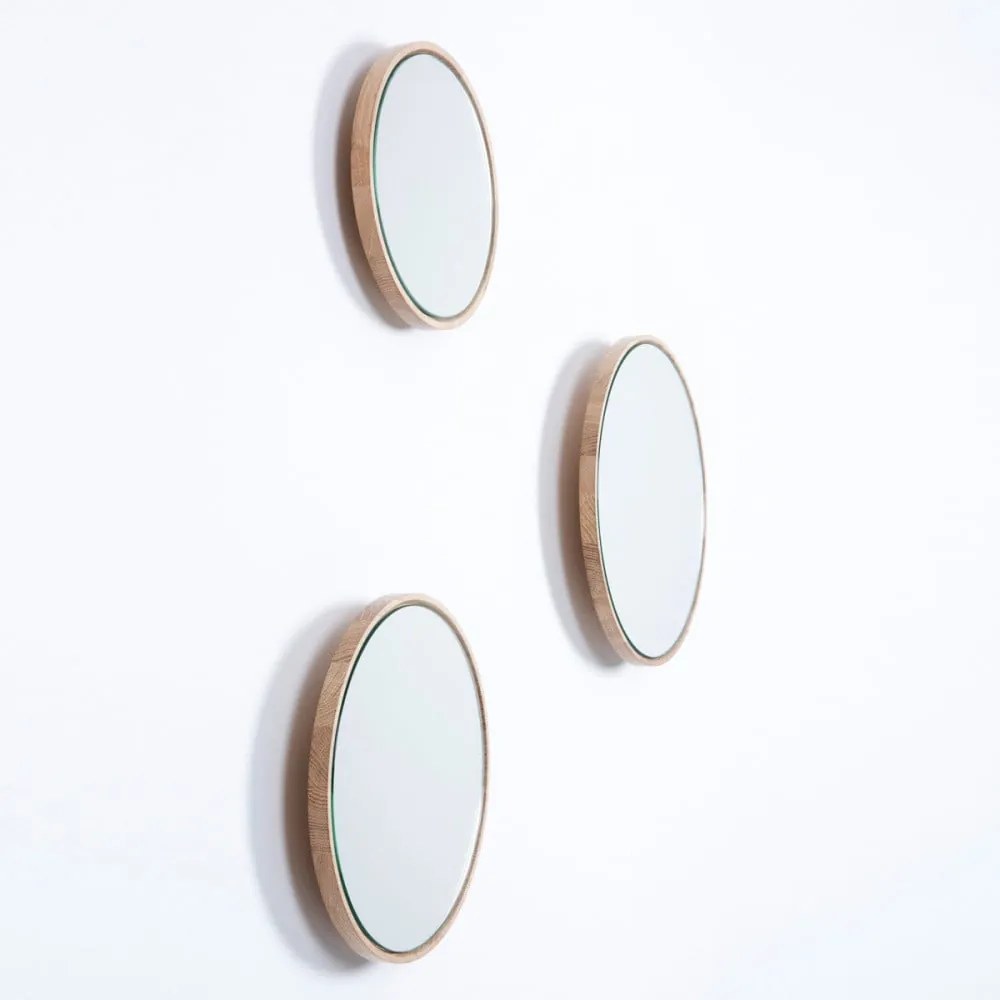 Nástěnné zrcadlo s rámem z masivního dubového dřeva Gazzda Look, ⌀ 32 cm