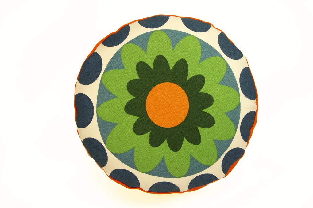 S radostí - vlastní výroba Meditační polštář s květinou - oranžový Velikost: ∅30 x v12 cm