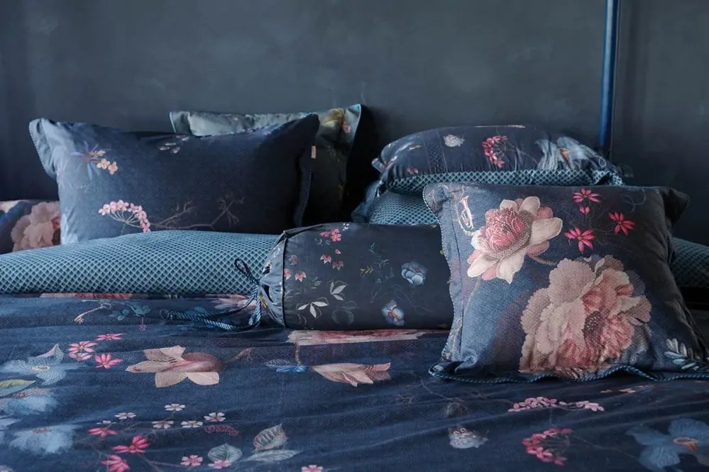 Pip Studio polštář s výplní Tokyo Bouquet Long Cushion Dark Blue 30x90, v perkálovém povlaku (Dlouhý dekorační polštář s výplní)