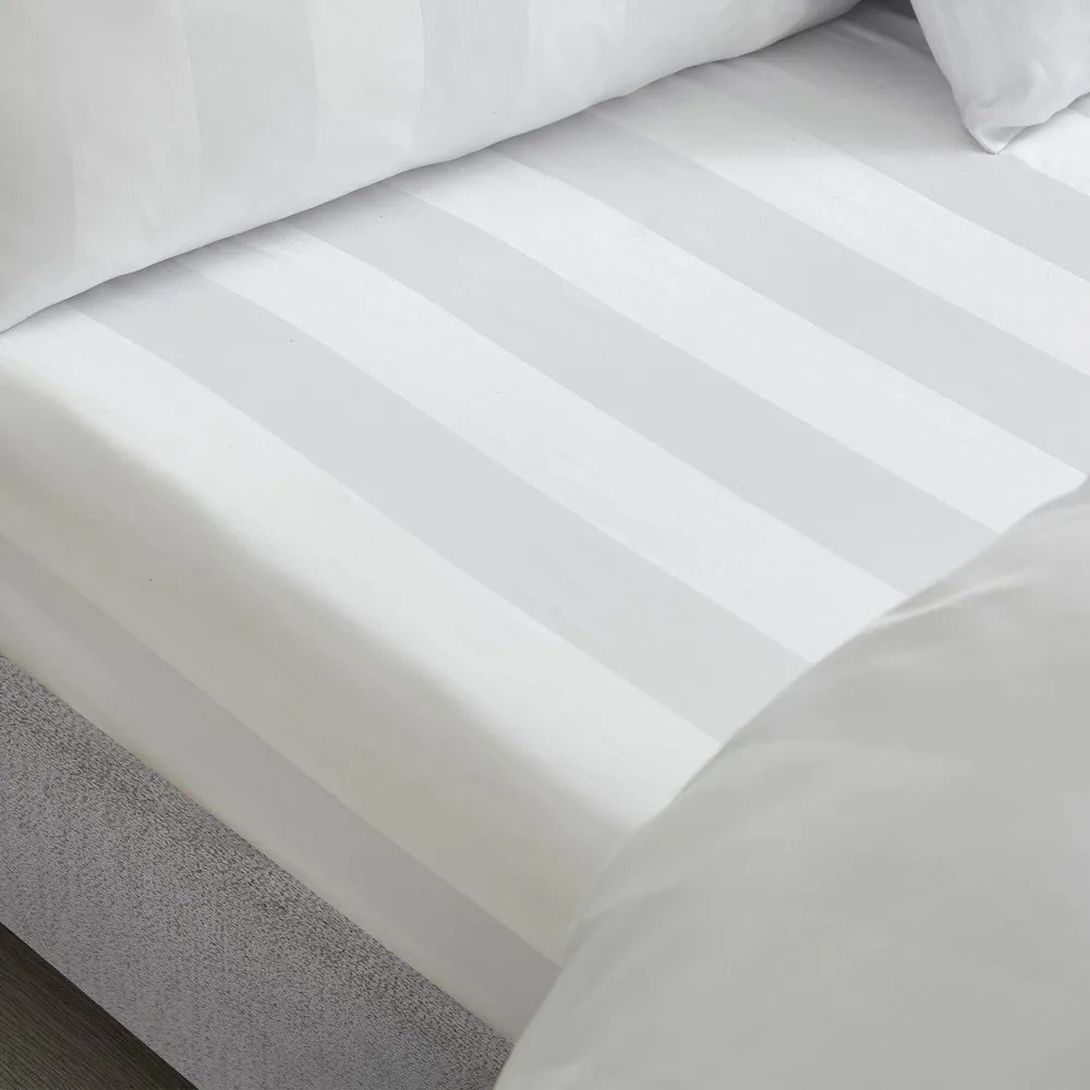 Bílé napínací saténové prostěradlo 90x190 cm So Soft Satin Stripe – Catherine Lansfield