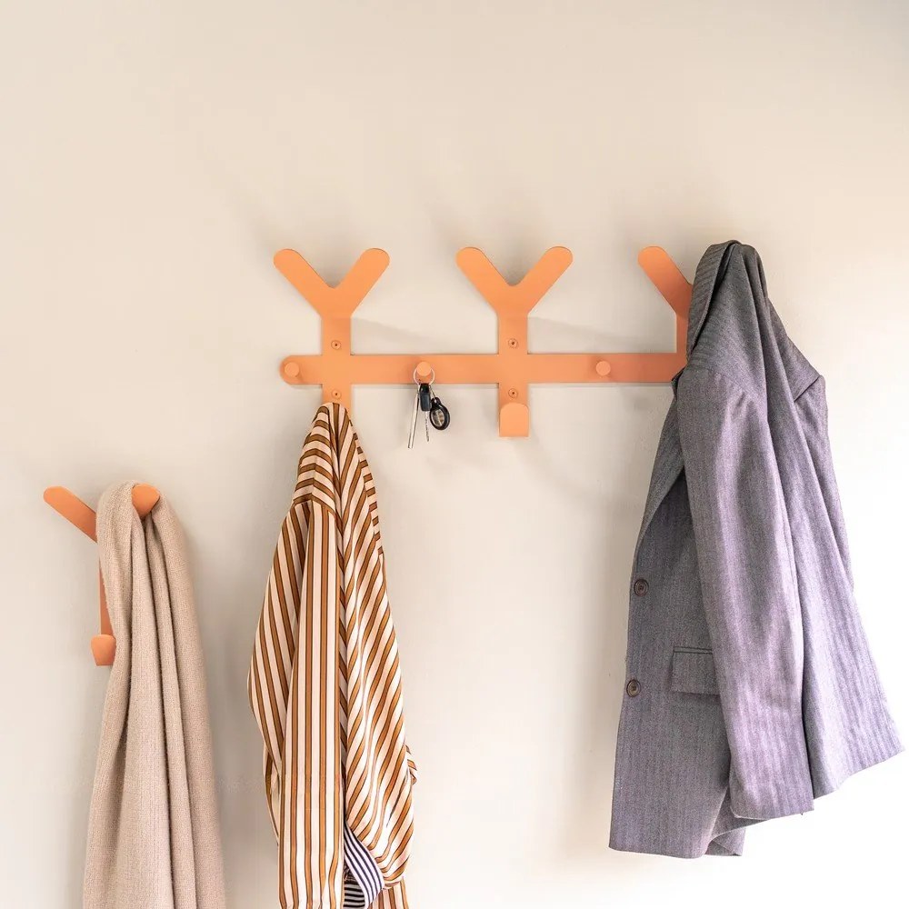 Ocelový nástěnný věšák v lososové barvě 66 cm Frondo – Spinder Design