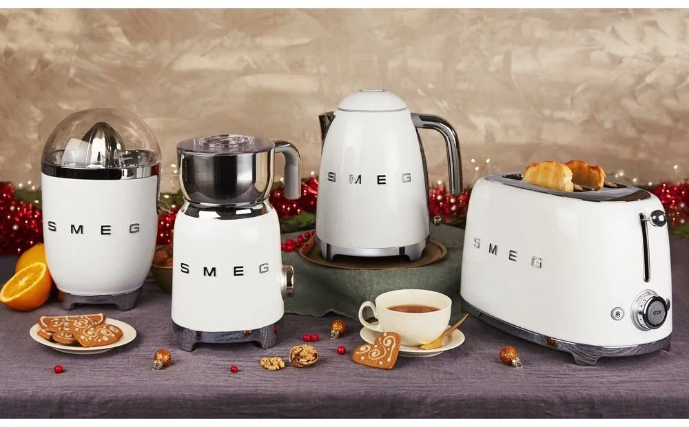 Bílá rychlovarná konvice 1,7 l 50's Retro Style – SMEG