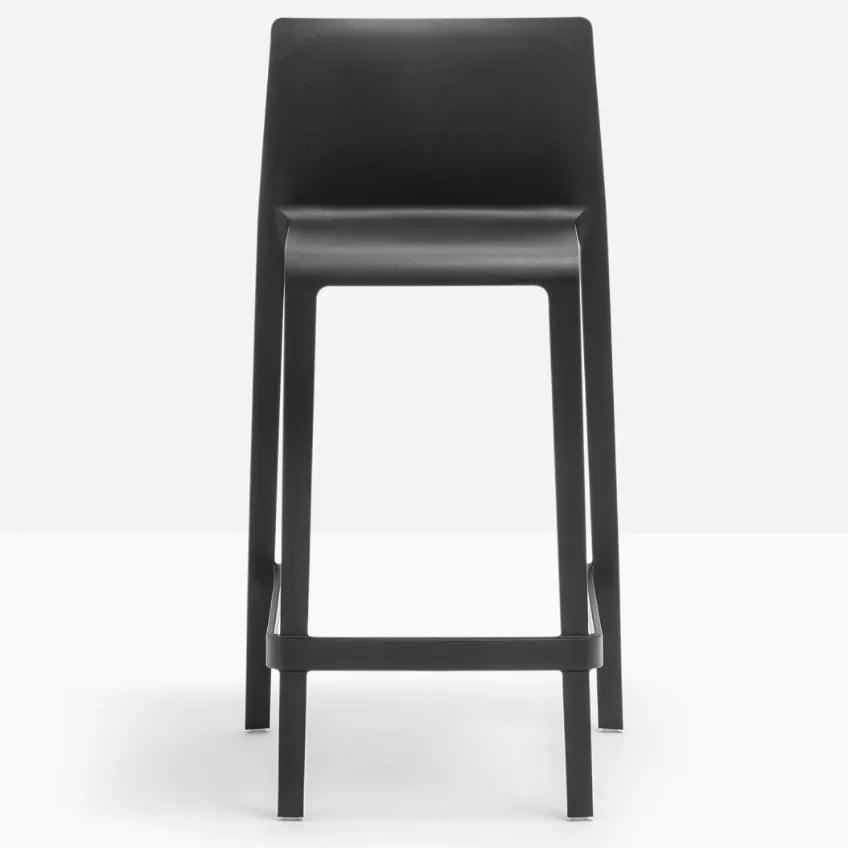 Pedrali Černá plastová barová židle Volt 677 | BIANO