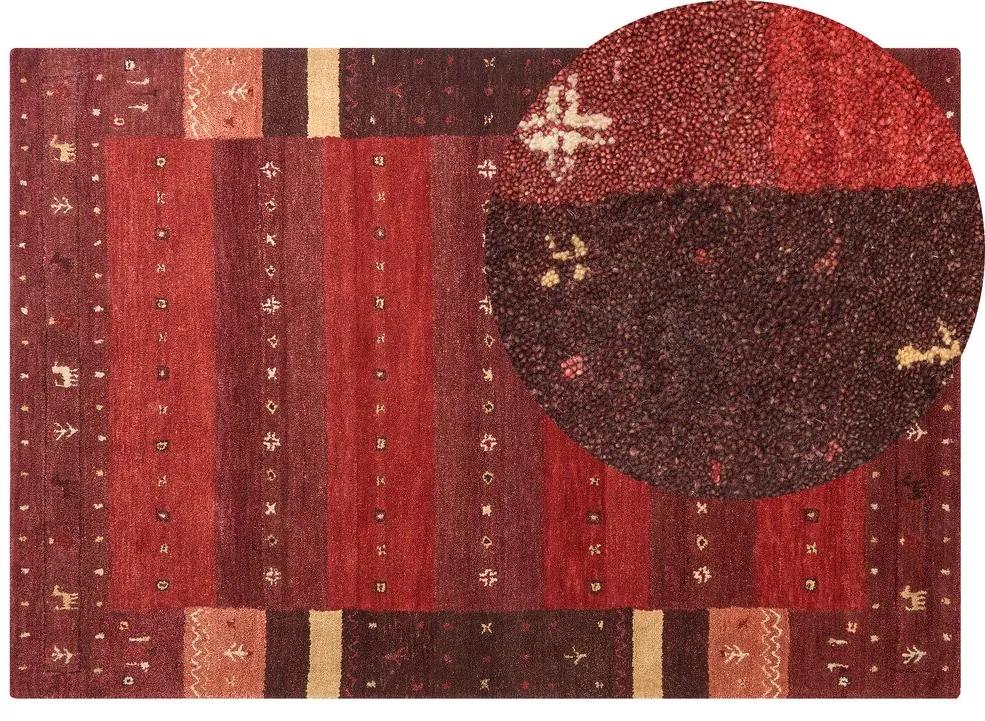 Vlněný koberec gabbeh 140 x 200 cm červený SINANLI Beliani